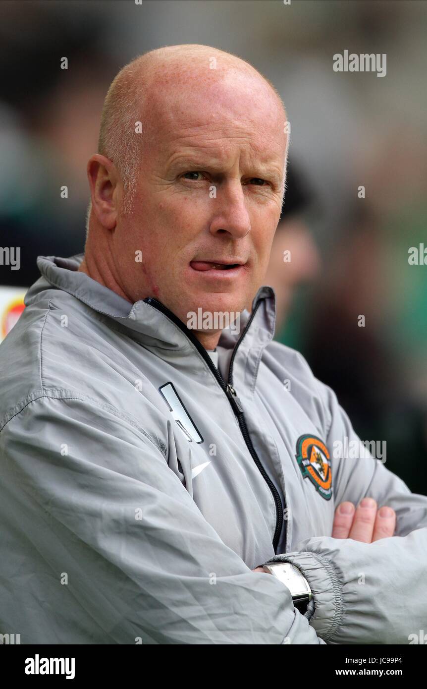 PETER HOUSTON DUNDEE UNITED FC MANAGER CELTIC PARK GLASGOW SCOTLAND 20 ...