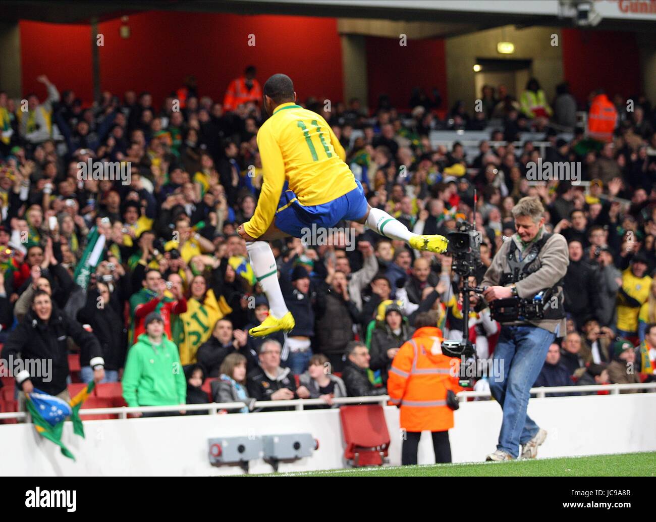 ROBINHO CELEBRATES BRAZIL V REPUBLIC OF IRELAND THE EMIRATES STADIUM ...