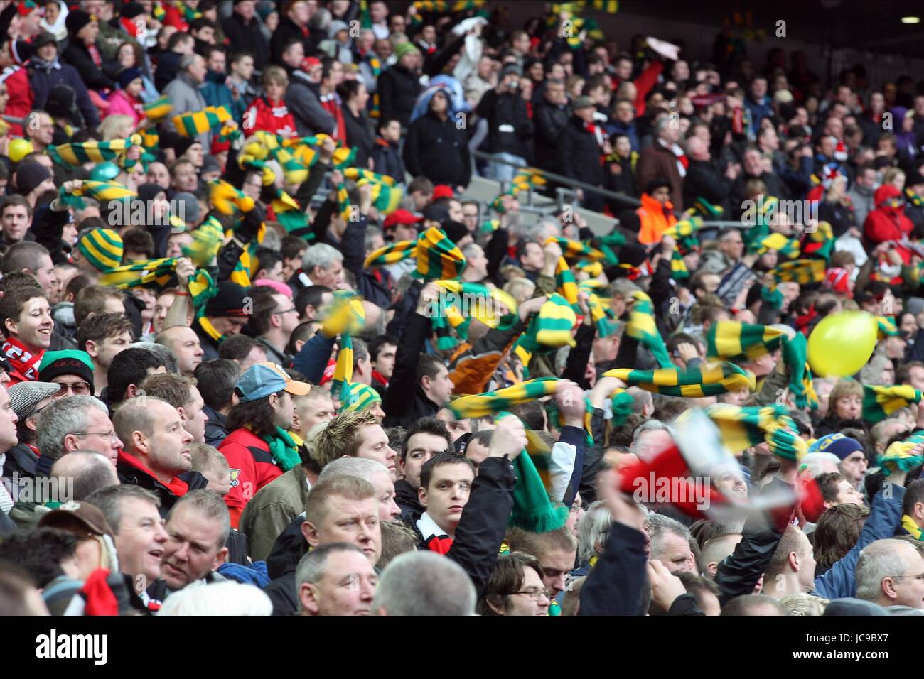 Manchester united fans celebrating goal hi-res stock photography and ...