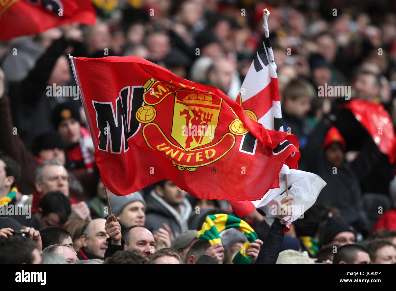 FANS WAVE UNITED FLAGS MANCHESTER UNITED FC WEMBLEY STADIUM LONDON ...