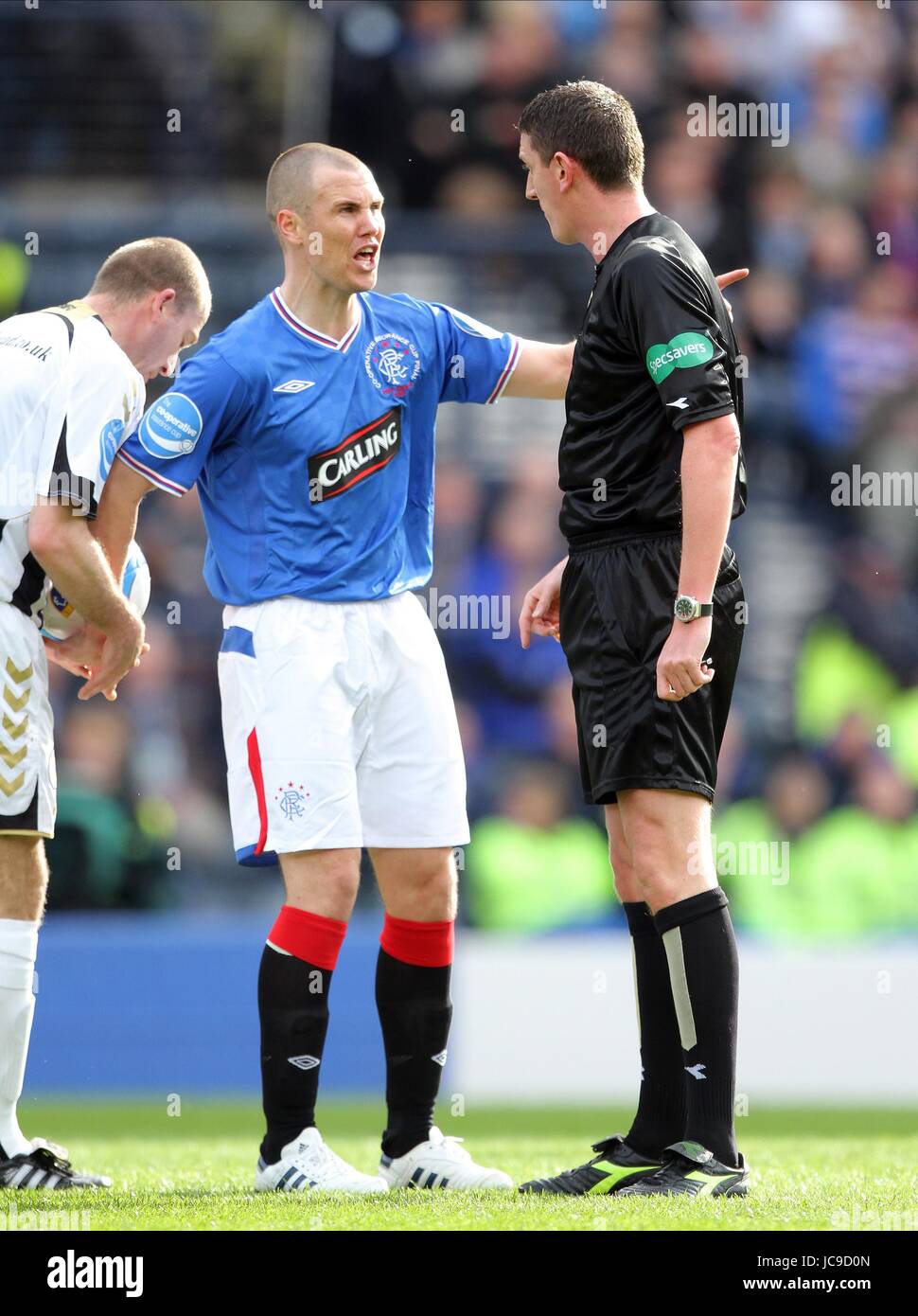KENNY MILLER & REFEREE THOMSON ST.MIRREN V RANGERS HAMPDEN PARK GLASGOW ...
