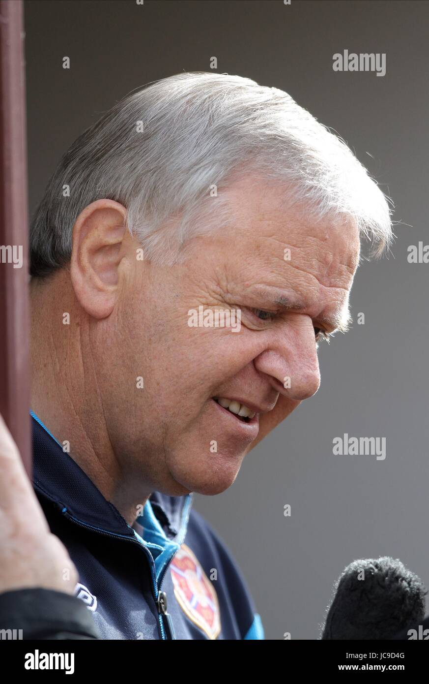 Hearts midlothian manager hi-res stock photography and images - Alamy