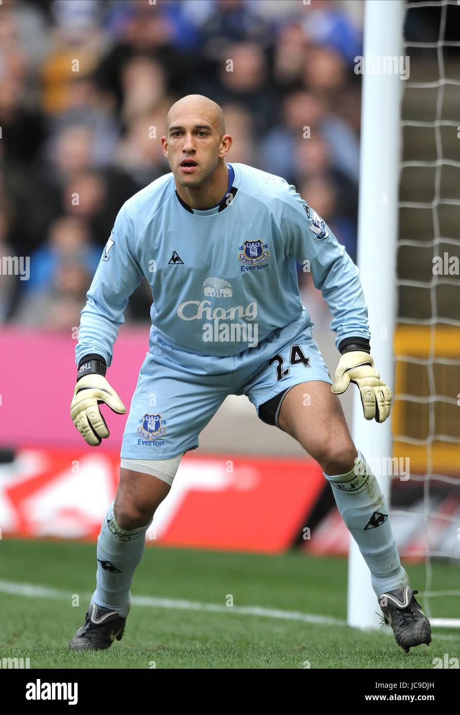 TIM HOWARD EVERTON FC MOLINEUX STADIUM WOLVERHAMPTON ENGLAND 27 March ...