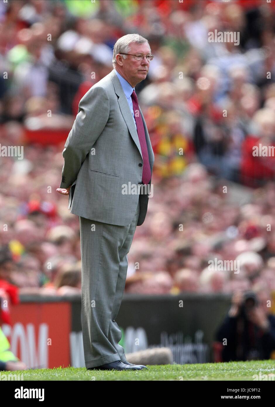 SIR ALEX FERGUSON MANCHESTER UNITED FC MANAGER MANCHESTER UNITED FC ...