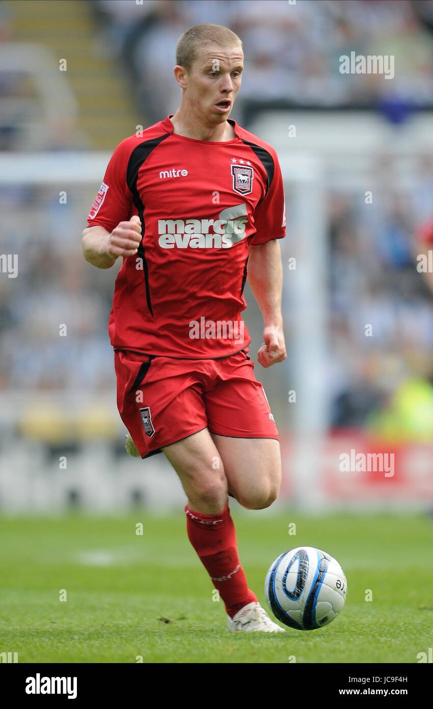 Grant leadbitter celebrates ipswich hi-res stock photography and images ...