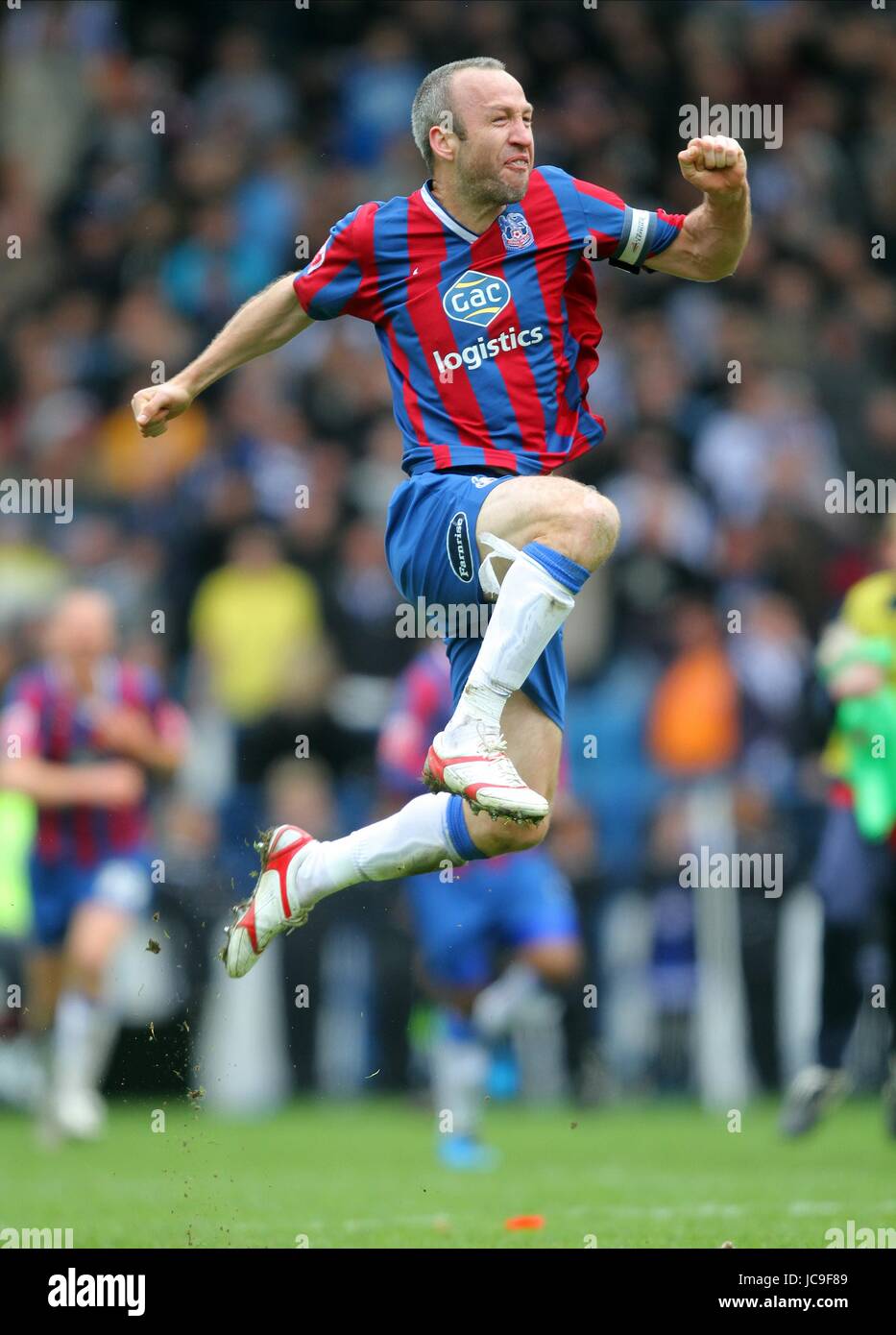 SHAUN DERRY CELEBRATES STAYING SHEFFIELD WEDNESDAY V CRYSTAL ...