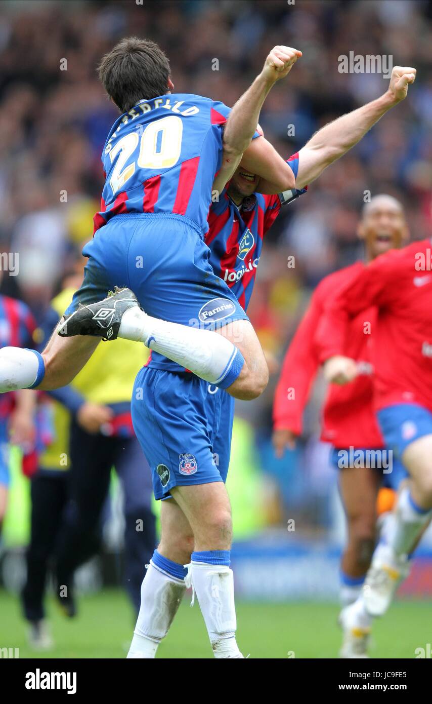 DANNY BUTTERFIELD SHAUN DERRY SHEFFIELD WEDNESDAY SHEFFIELD WEDNESDAY V ...