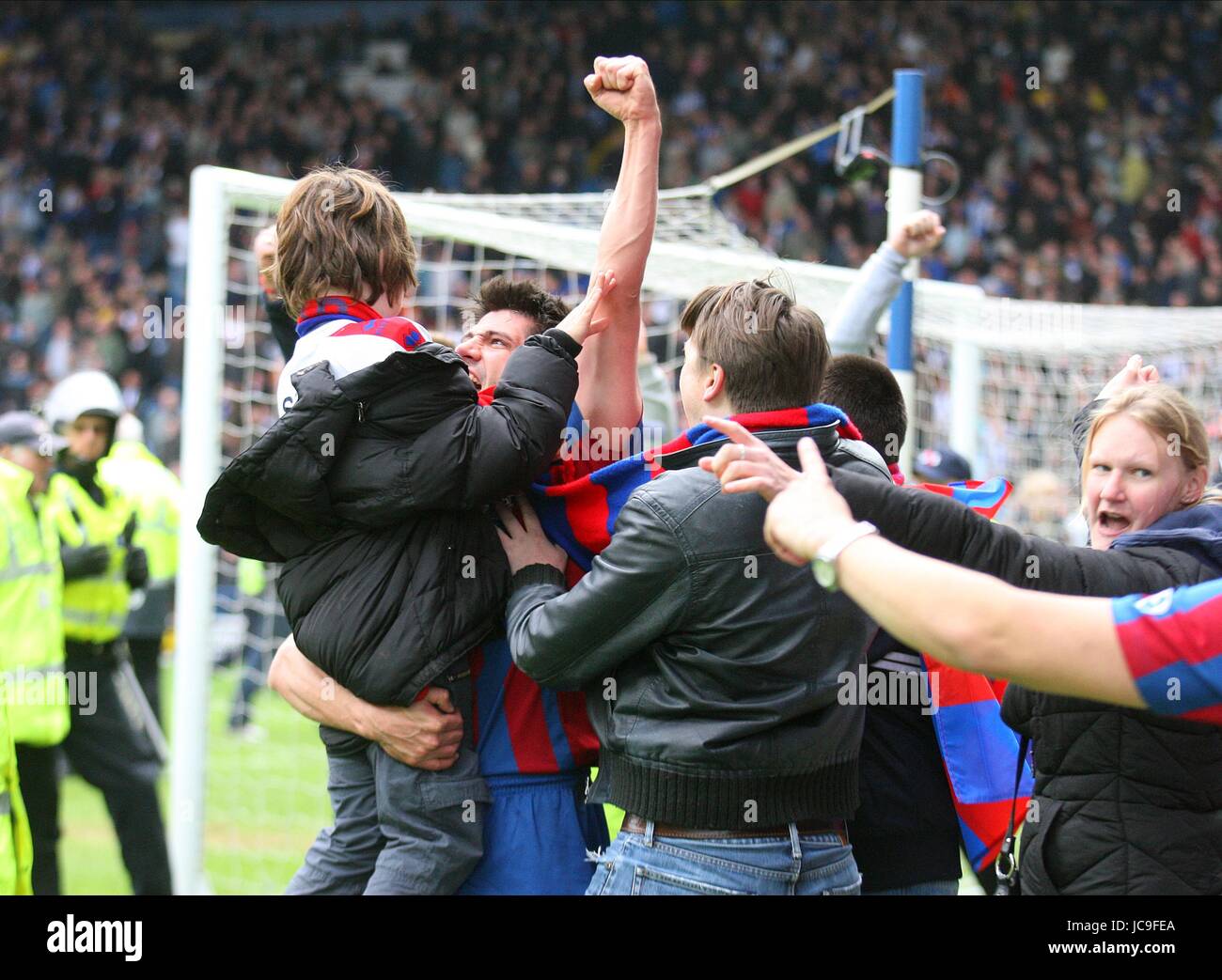 DANNY BUTTERFIELD & FANS CRYSTAL PALACE FC CRYSTAL PALACE FC ...