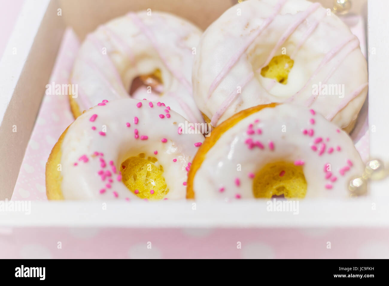 White icing hi-res stock photography and images - Alamy