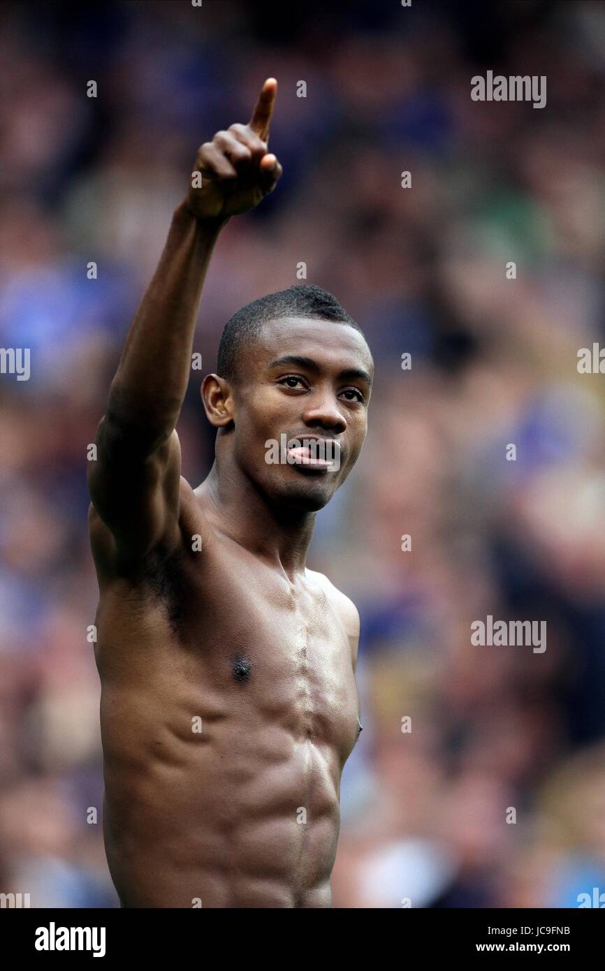 SALOMON KALOU CELEBRATES CHELSEA V WIGAN STAMFORD BRIDGE LONDON ENGLAND ...