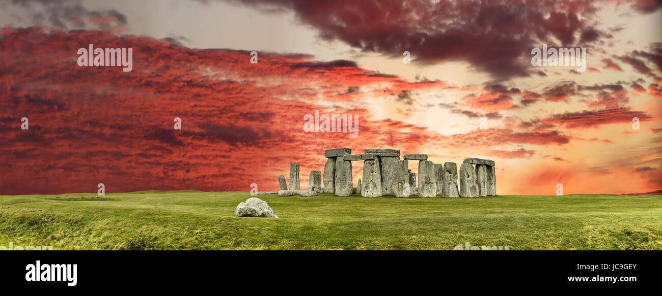 Stonehenge, ancient temple aligned on the movements of the sun Stock ...