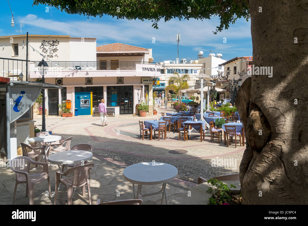 Beautiful streets in square hi-res stock photography and images - Alamy