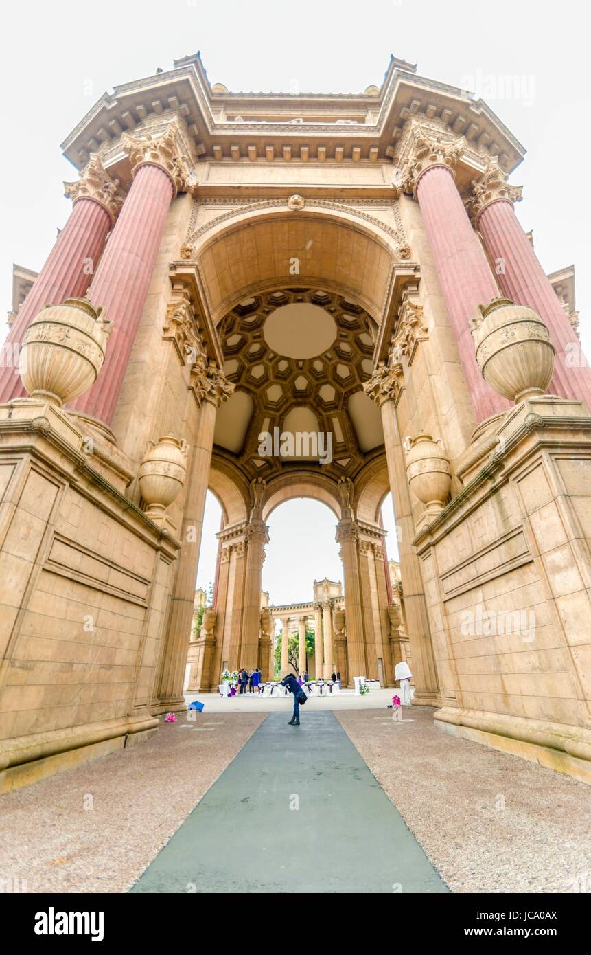 A view of the dome rotunda of the Palace of Fine Arts in San Francisco ...