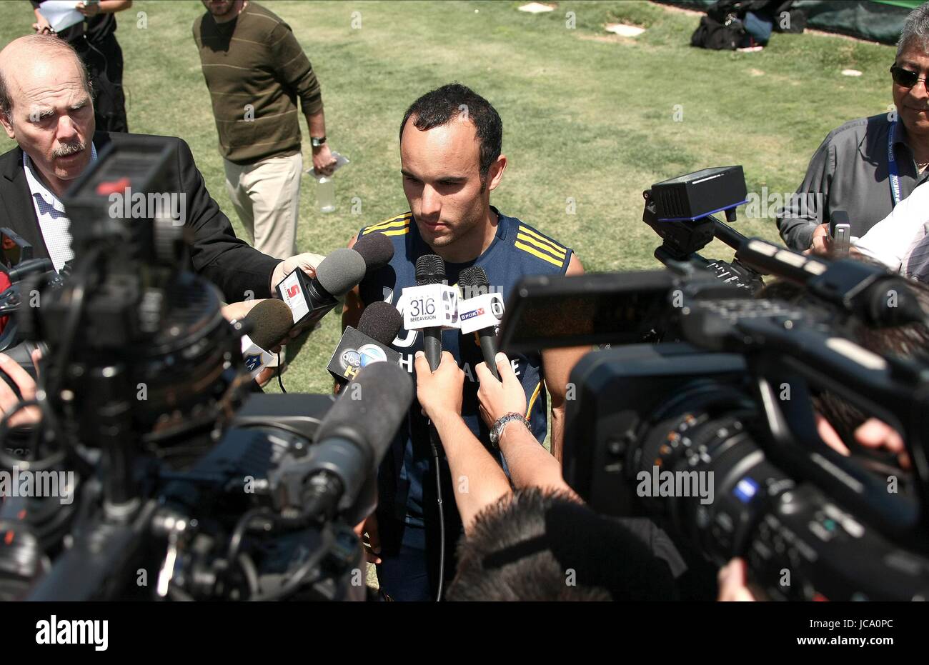 Landon donovan la galaxy celebrates hi-res stock photography and images ...