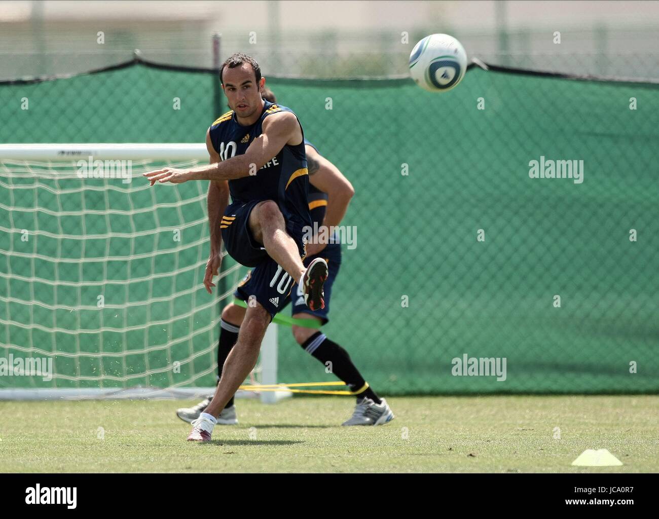 Landon donovan la galaxy celebrates hi-res stock photography and images ...