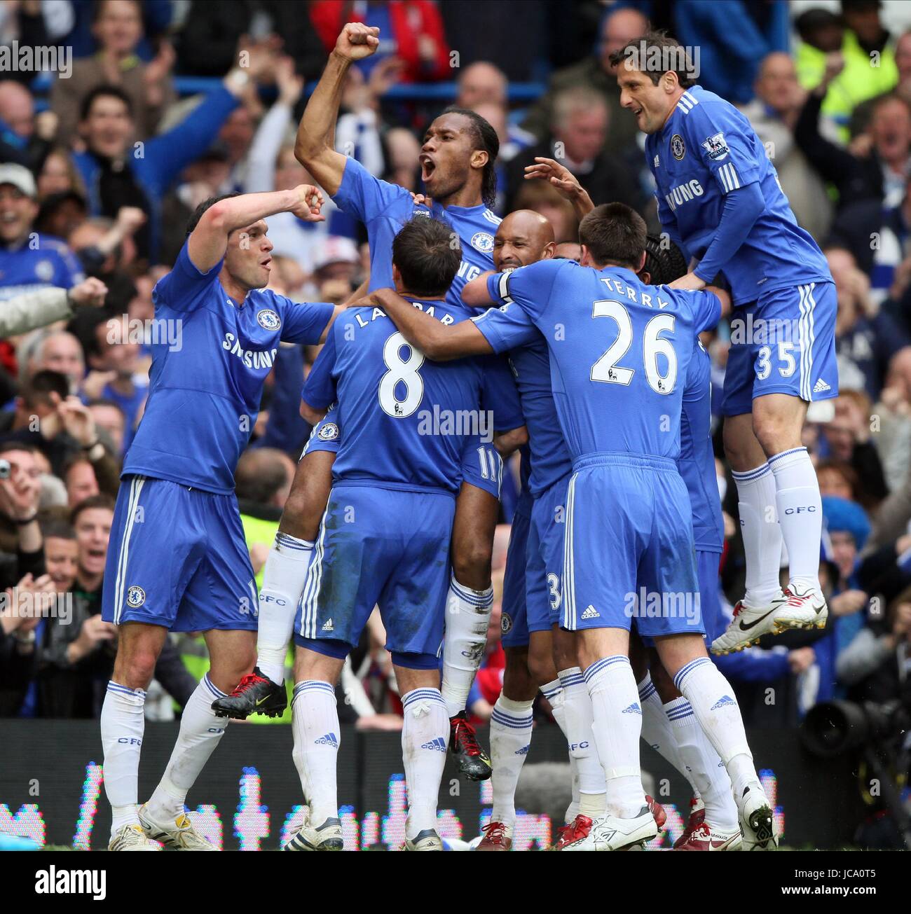 DIDIER DROGBA & CHELSEA TEAM C CHELSEA FC STAMFORD BRIDGE LONDON ...