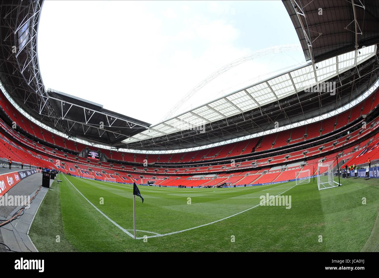 Wembley stadium view hi-res stock photography and images - Alamy