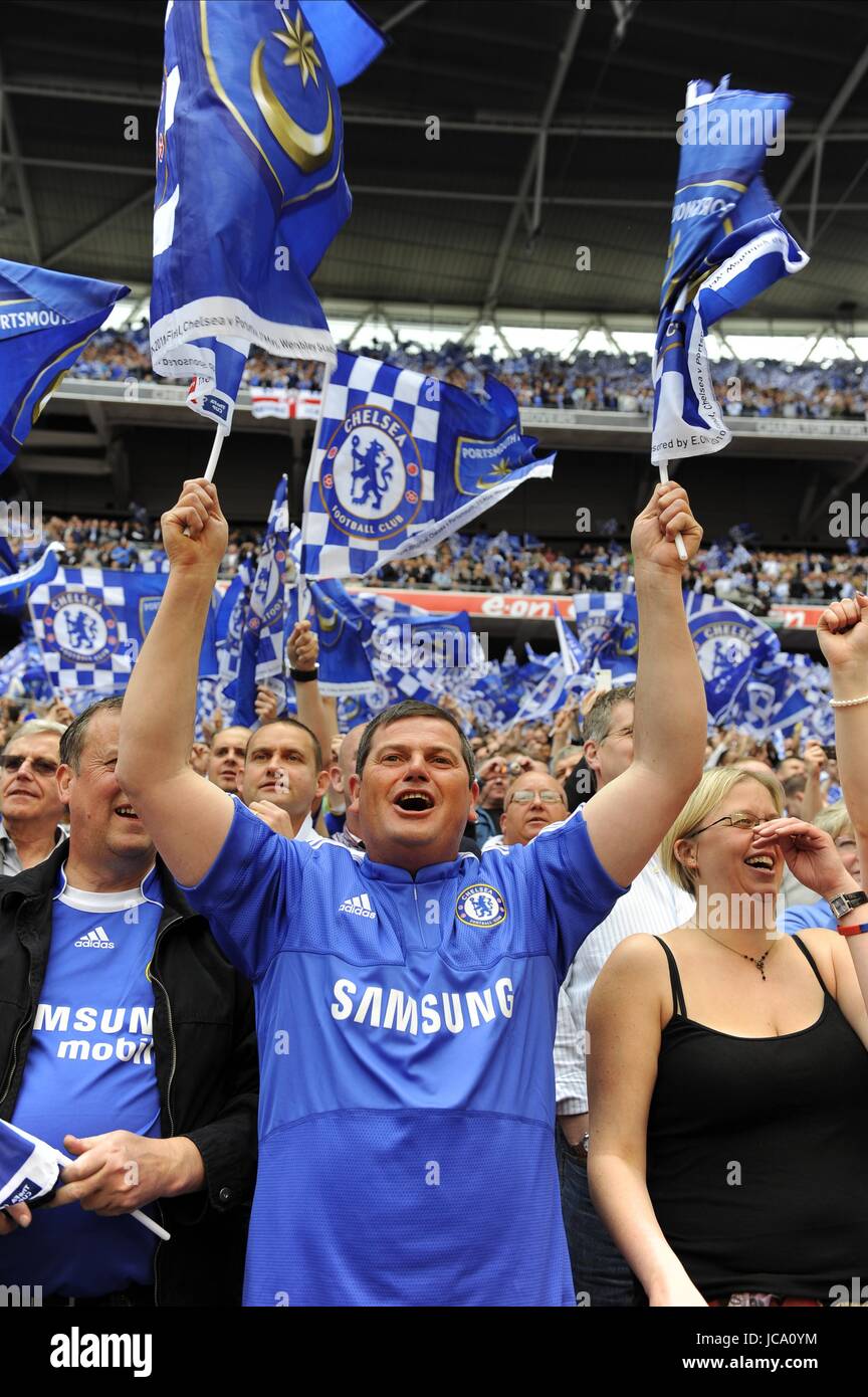 Chelsea fan 1 hi-res stock photography and images - Alamy