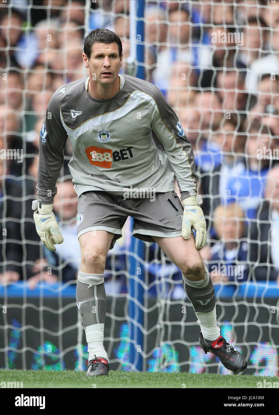MIKE POLLITT WIGAN ATHLETIC FC WIGAN ATHLETIC FC STAMFORD BRIDGE LONDON ...