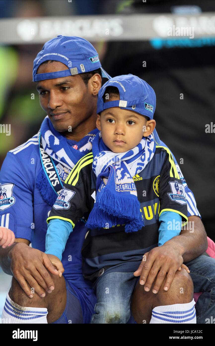 FLORENT MALOUDA & SON AARON CHELSEA FC CHELSEA FC STAMFORD BRIDGE ...