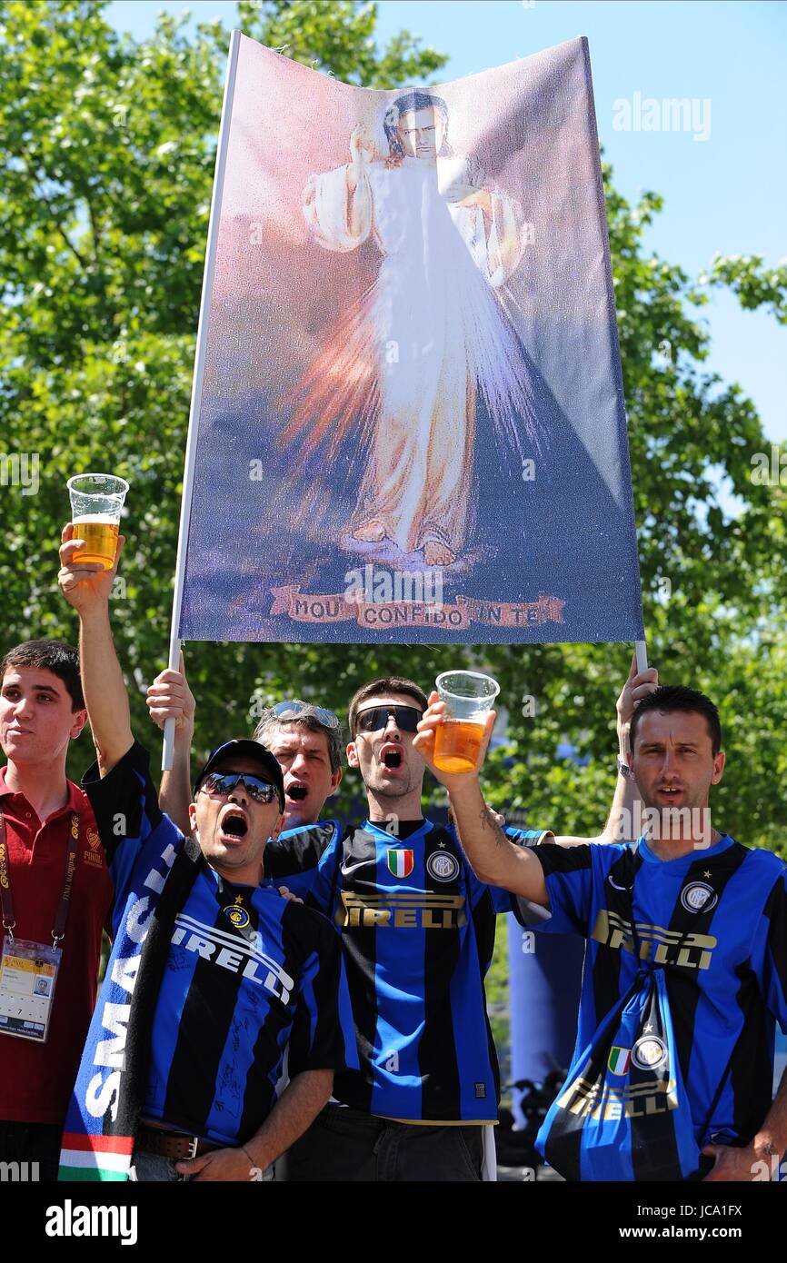 Milan fans hi-res stock photography and images - Alamy