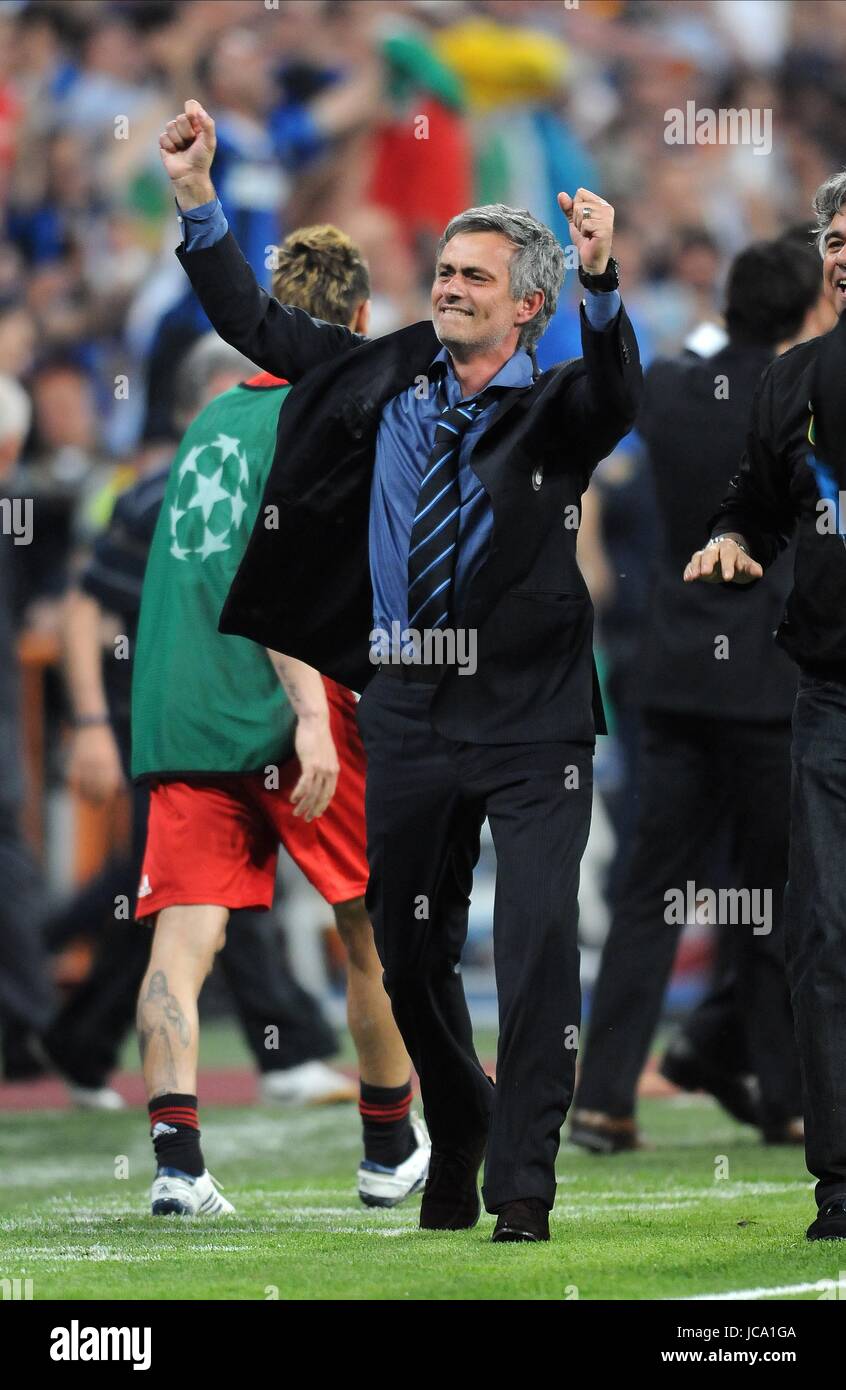 JOSE MOURINHO CELEBRATES VICTO BAYERN MUNICH V INTER MILAN SANTIAGO ...
