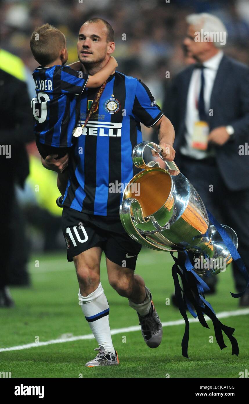 Wesley sneijder celebrates hi-res stock photography and images - Alamy