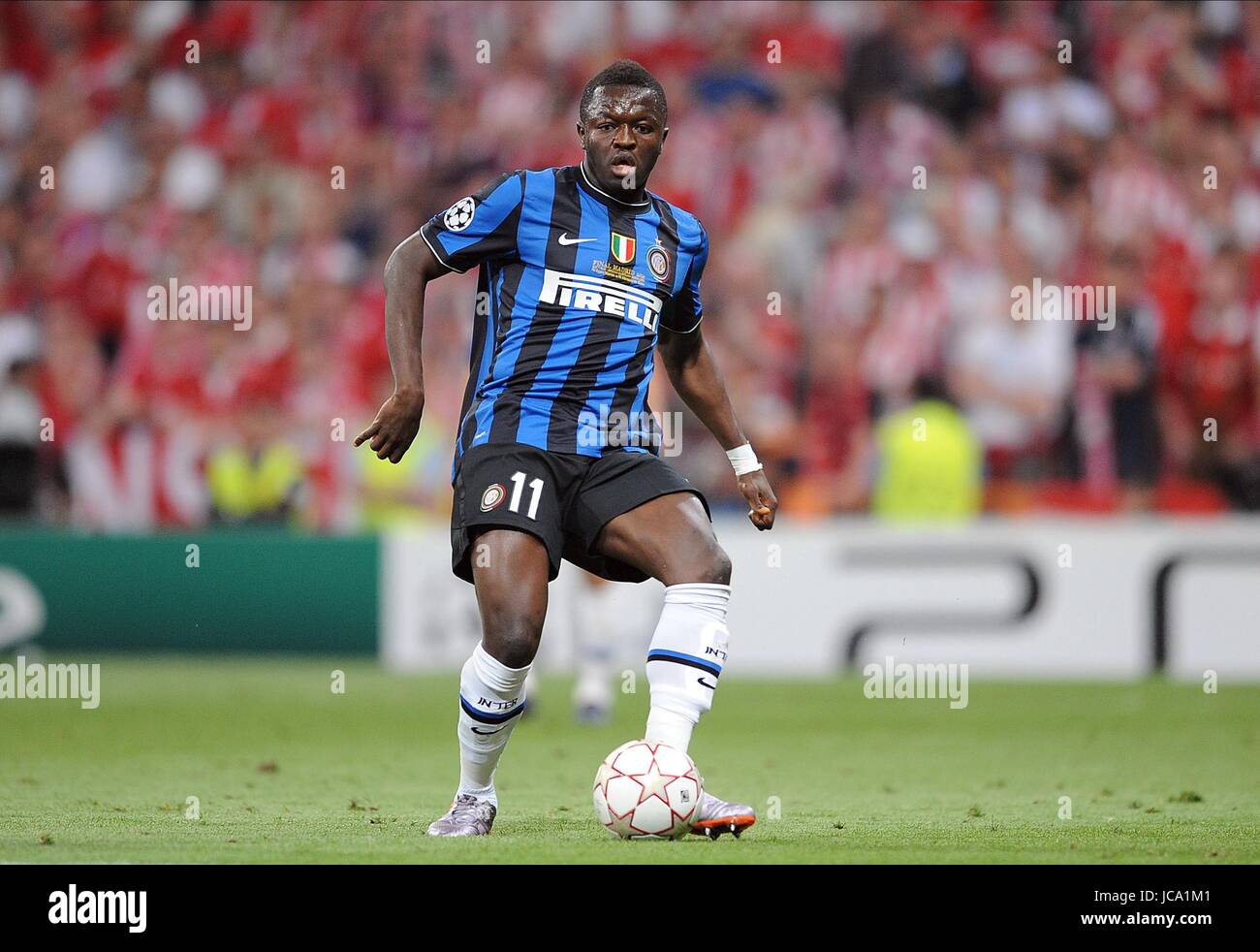 SULLEY MUNTARI INTER MILAN INTER MILAN SANTIAGO BERNABEU MADRID SPAIN ...