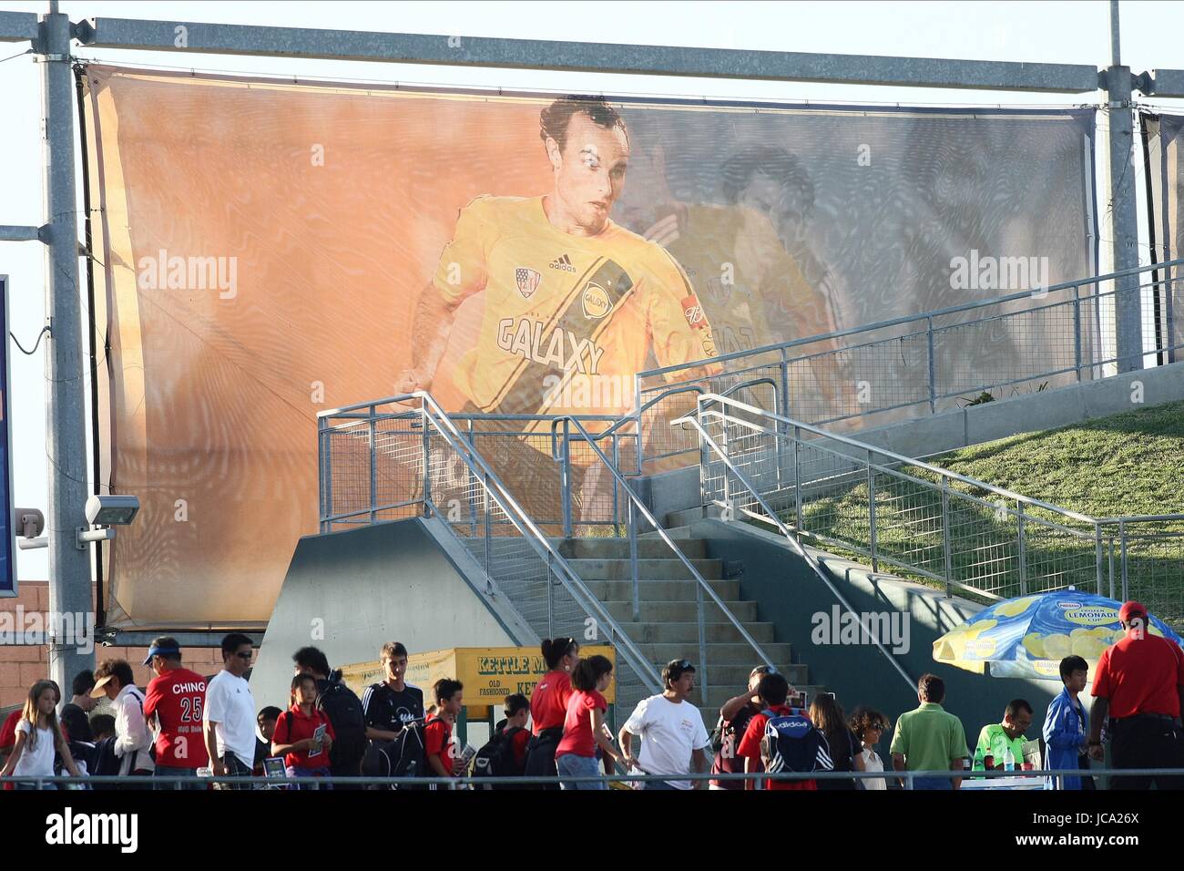 Landon donovan la galaxy celebrates hi-res stock photography and images ...