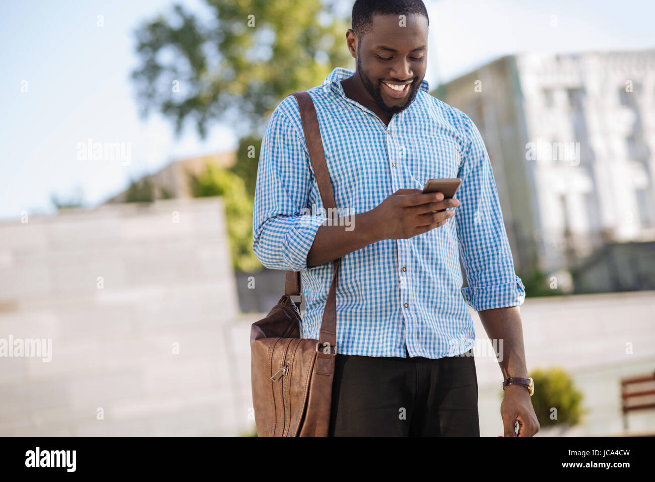 Man notifications on social hi-res stock photography and images - Alamy