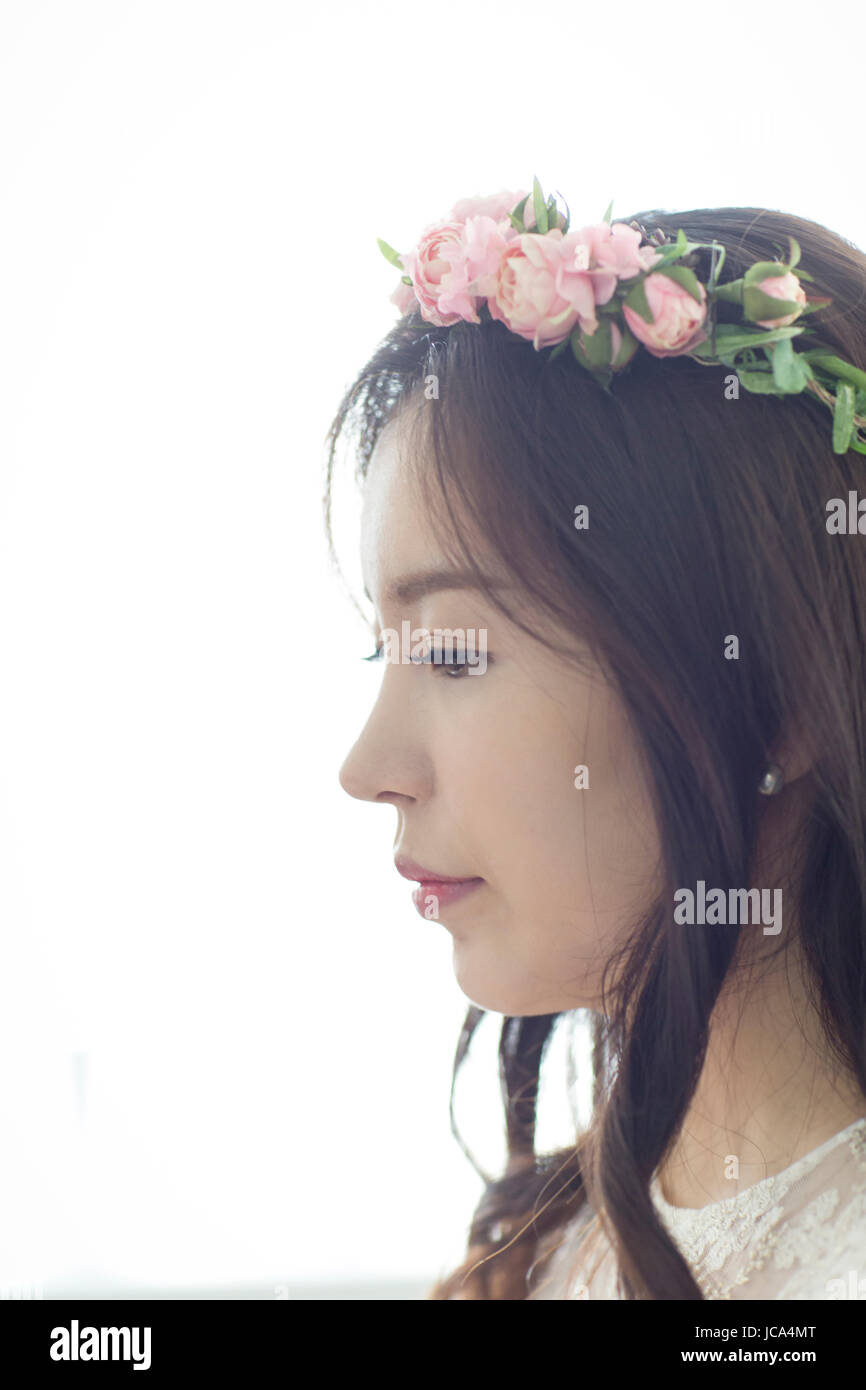 Side view portrait of bride Stock Photo - Alamy
