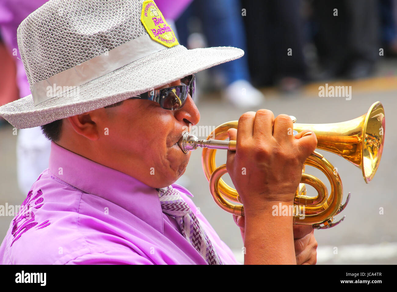 Playing trumpet hand hi-res stock photography and images - Alamy