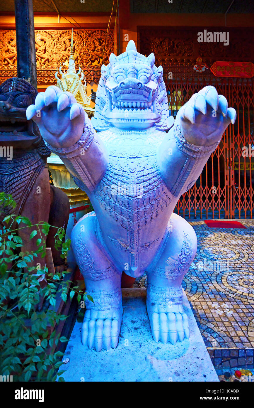 Dragon gate guardian Phnom Penh Stock Photo - Alamy