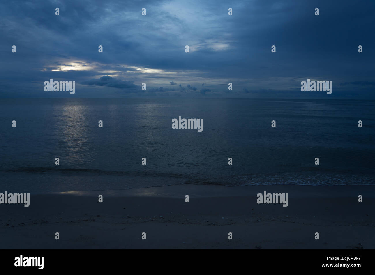 Dark climate hi-res stock photography and images - Alamy