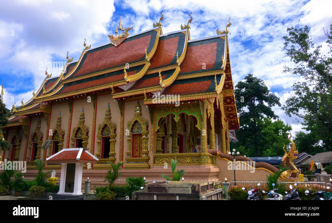 Wat Chiang Yuen - Chiang Rai, Buddhist Temple in Northern Thailand ...