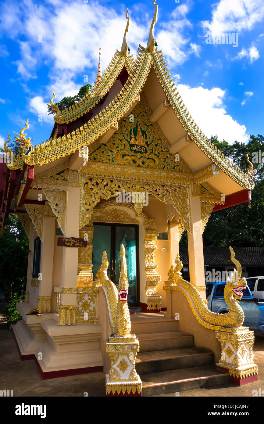Wat Chiang Yuen Building - Chiang Rai, Temple in Northern Thailand ...