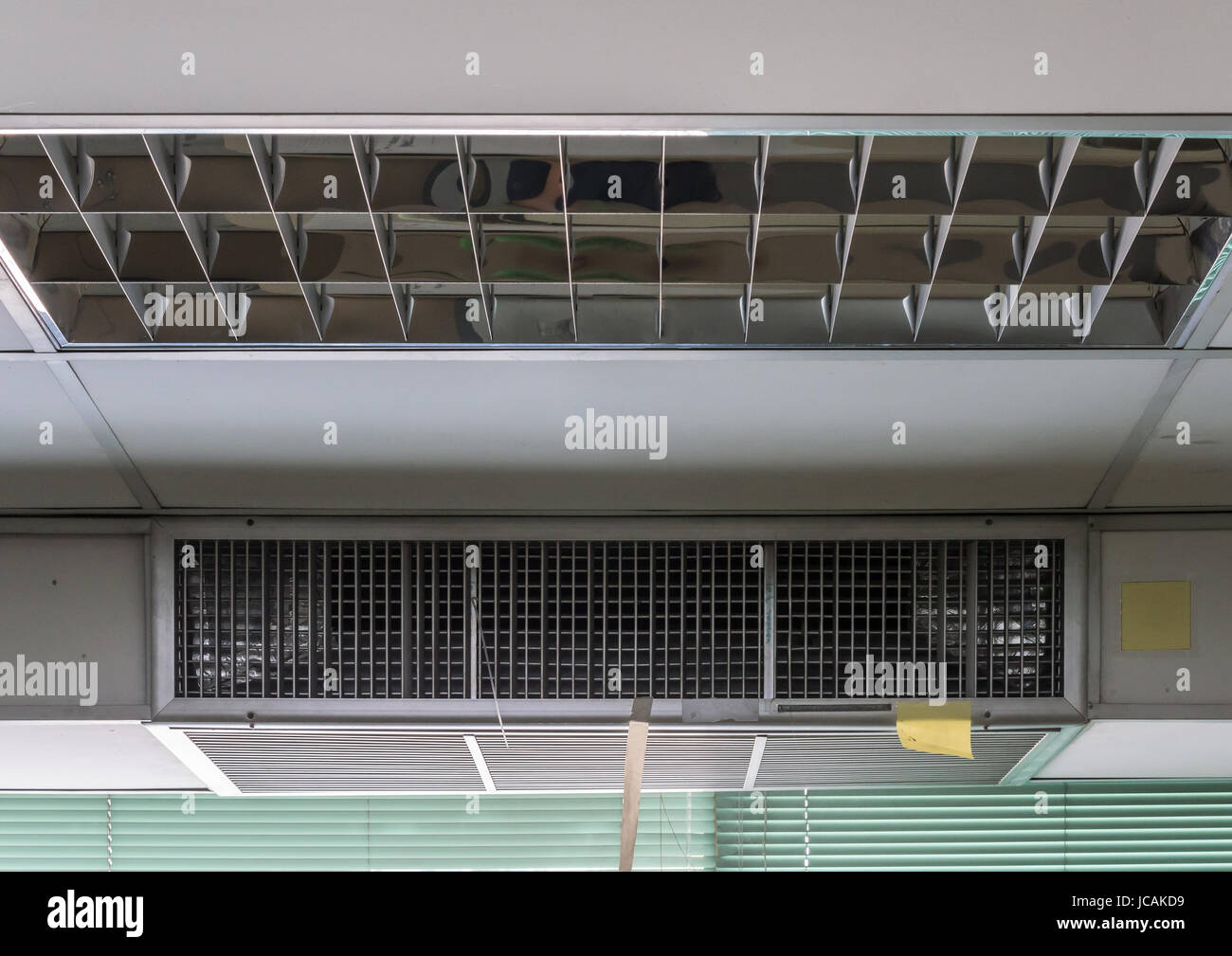 Old air conditioner hi-res stock photography and images - Alamy