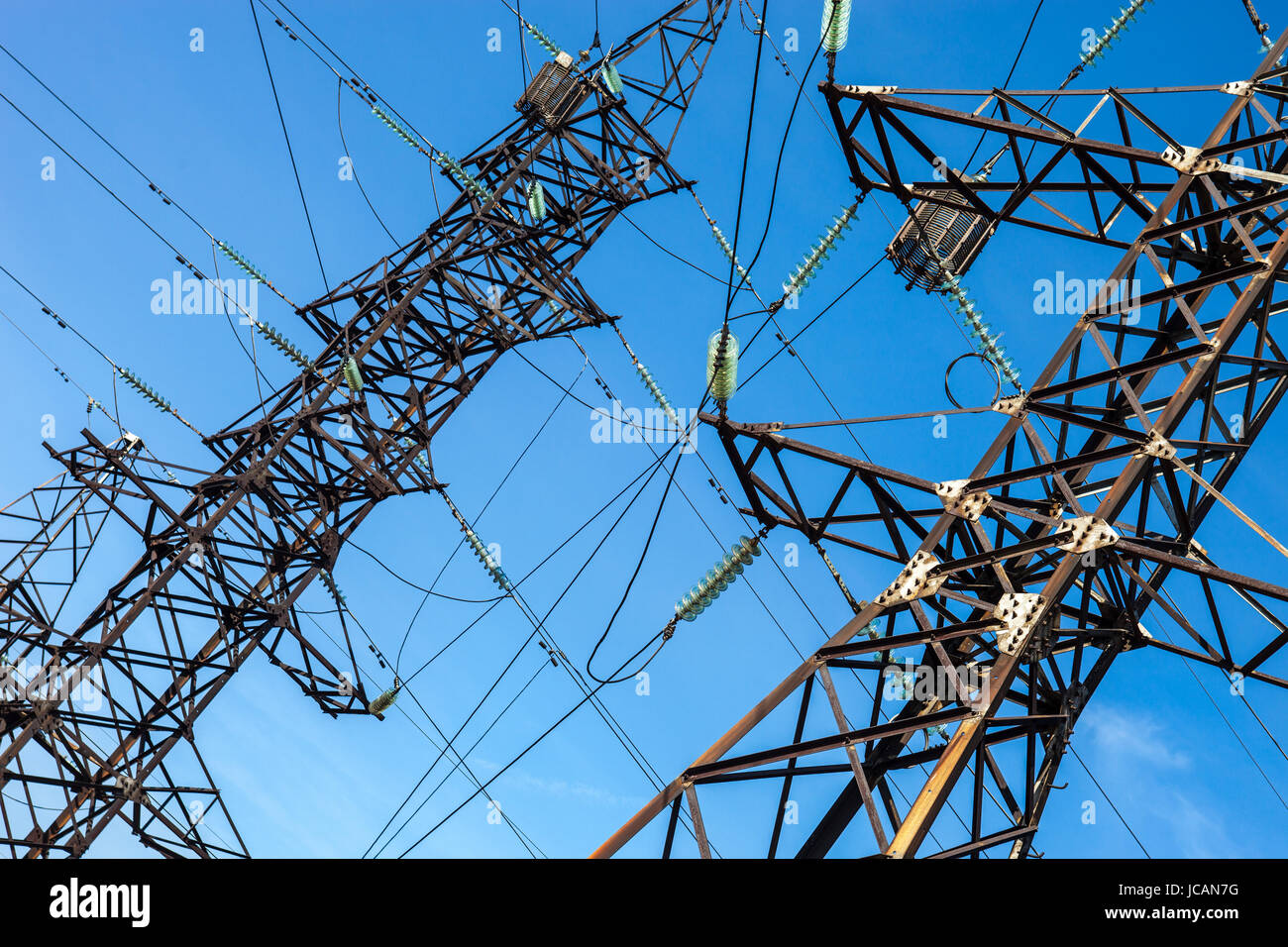 Steel truss pylons hi-res stock photography and images - Alamy