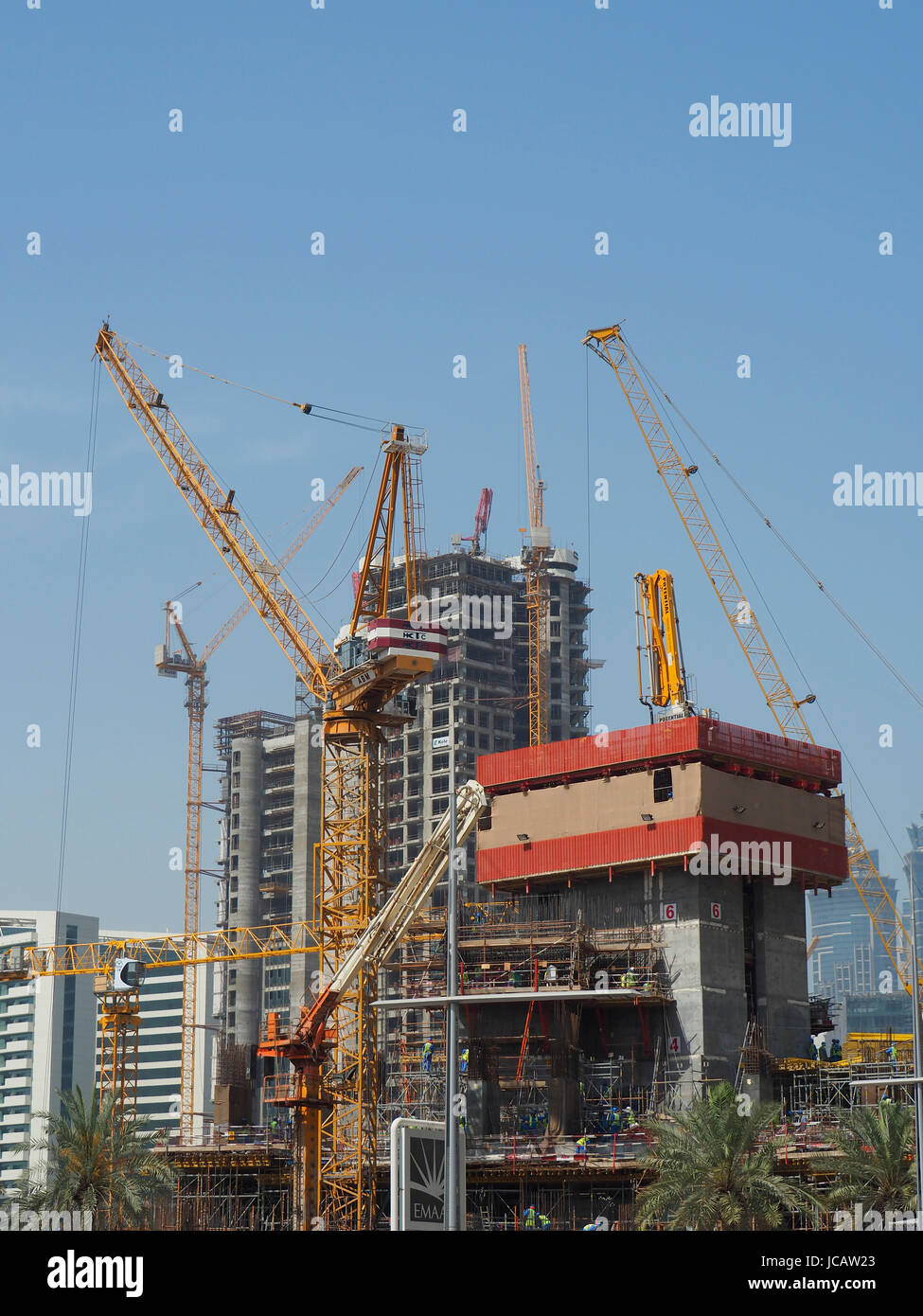 Dubai construction cranes hi-res stock photography and images - Alamy