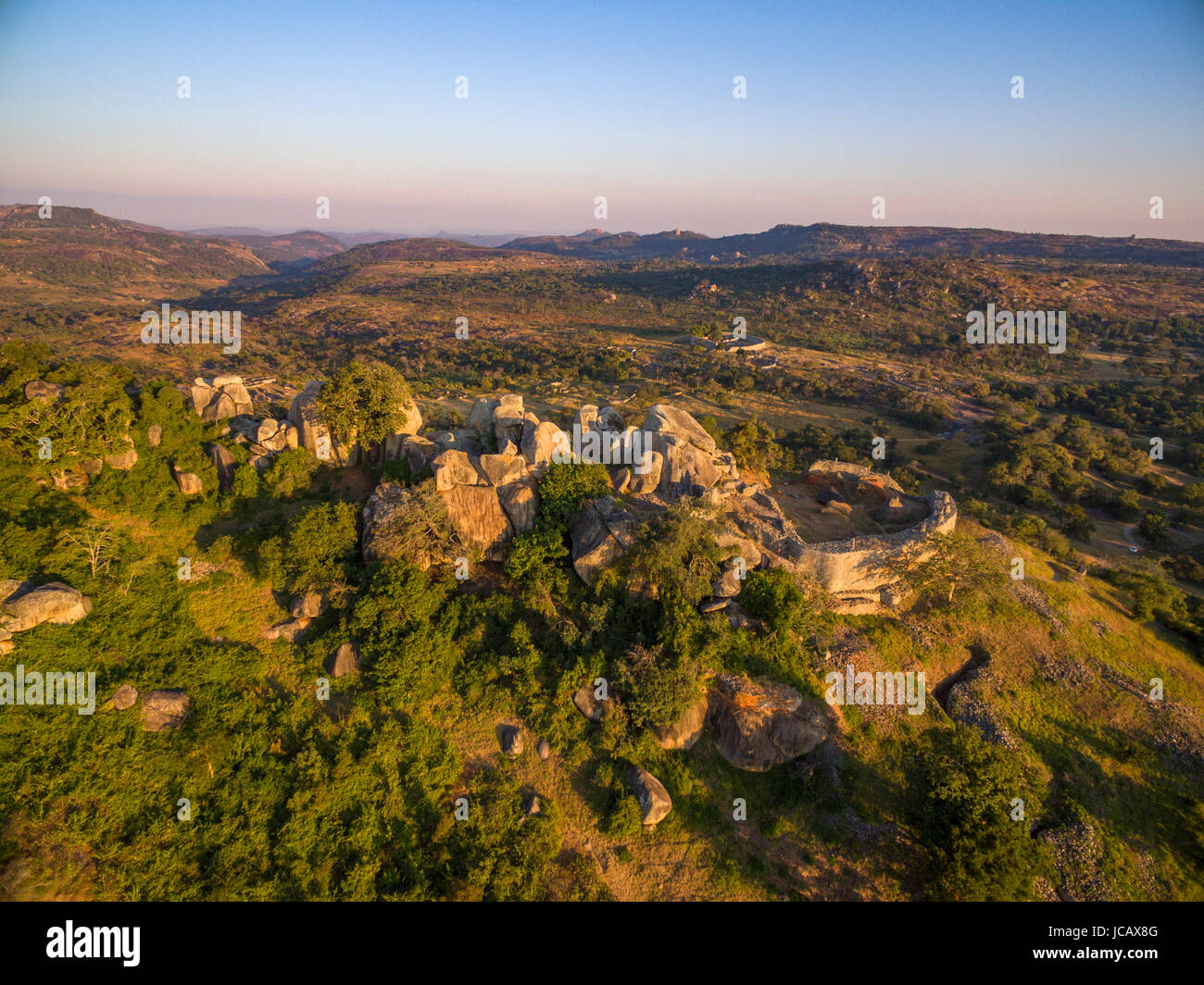 The hill complex at Great Zimbabwe Ruins Stock Photo - Alamy