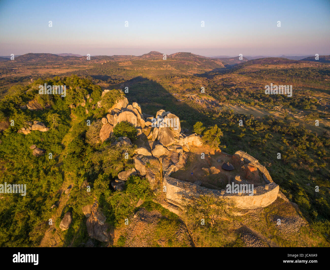 The hill complex at Great Zimbabwe Ruins Stock Photo - Alamy