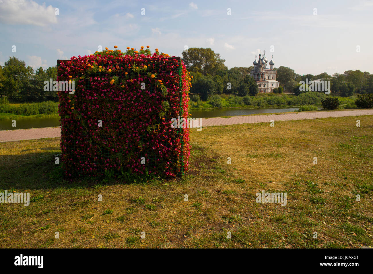 Embankment flower hi-res stock photography and images - Alamy