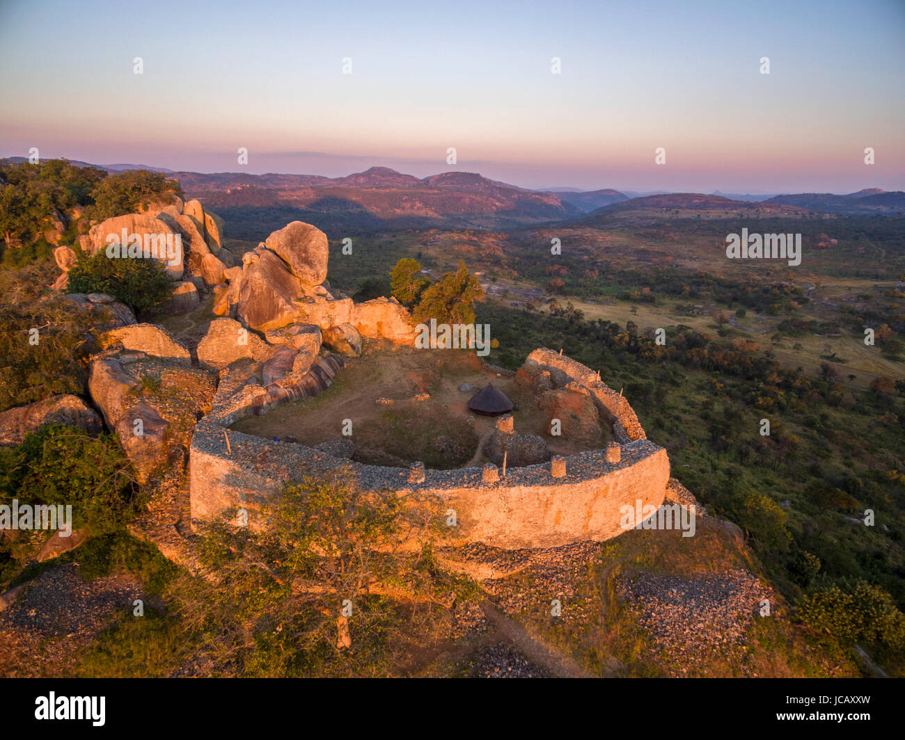 The hill complex at Great Zimbabwe Ruins Stock Photo - Alamy
