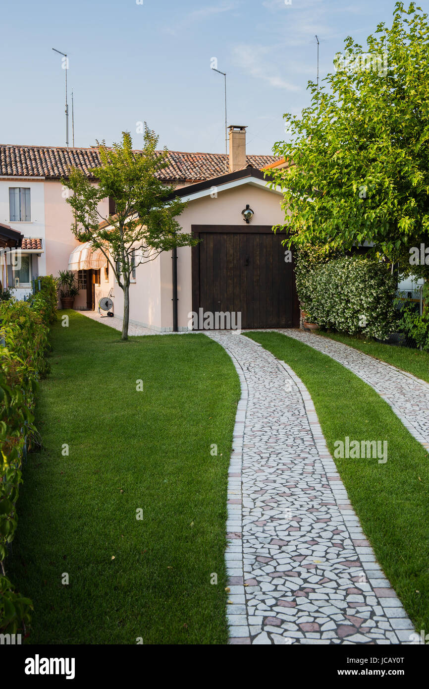 House car garden automobile hi-res stock photography and images - Alamy