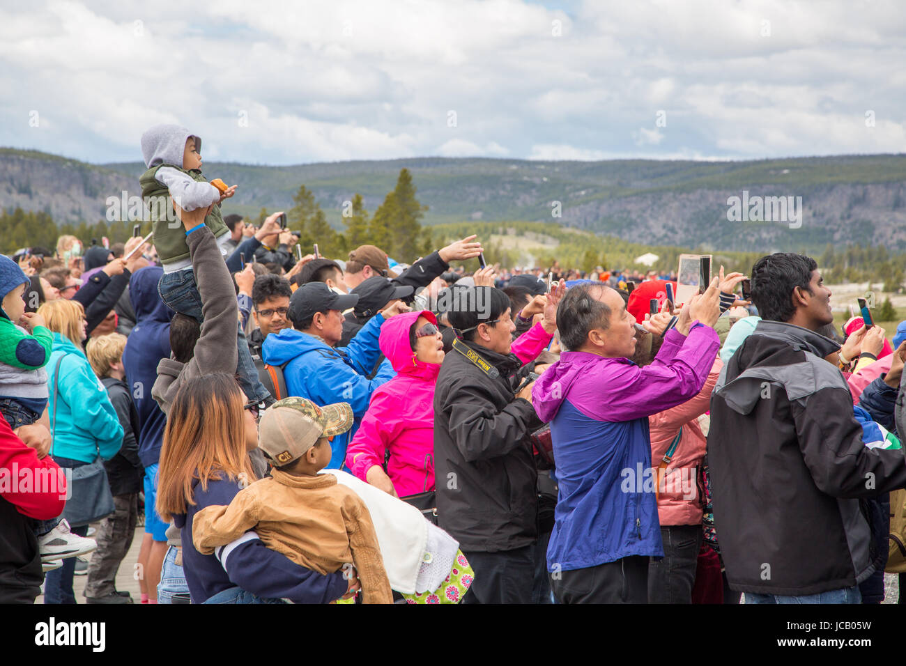 Crowds in park hi-res stock photography and images - Alamy