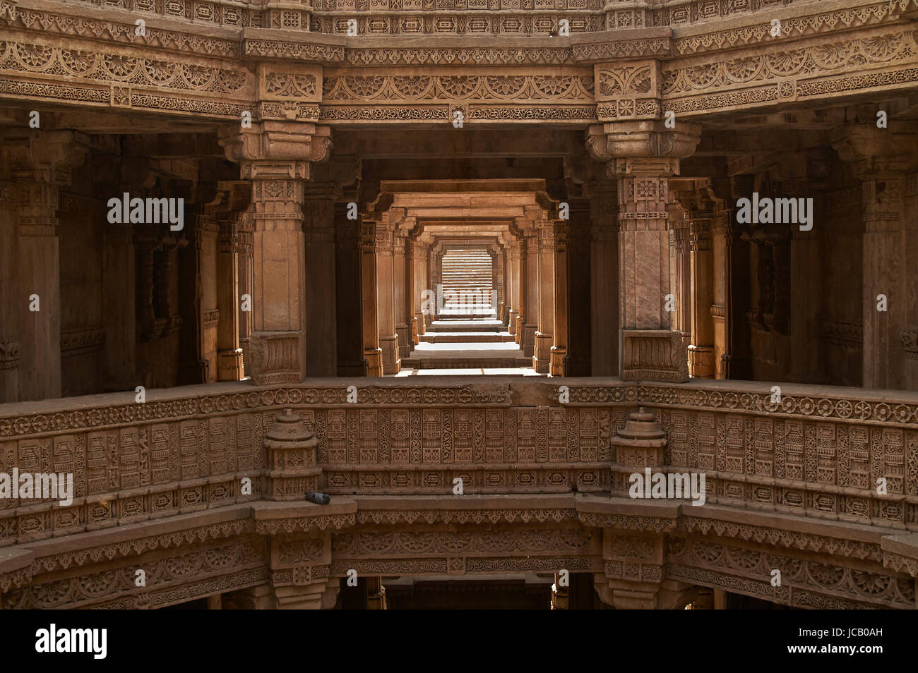 Adalaj stepwell architecture hi-res stock photography and images - Alamy