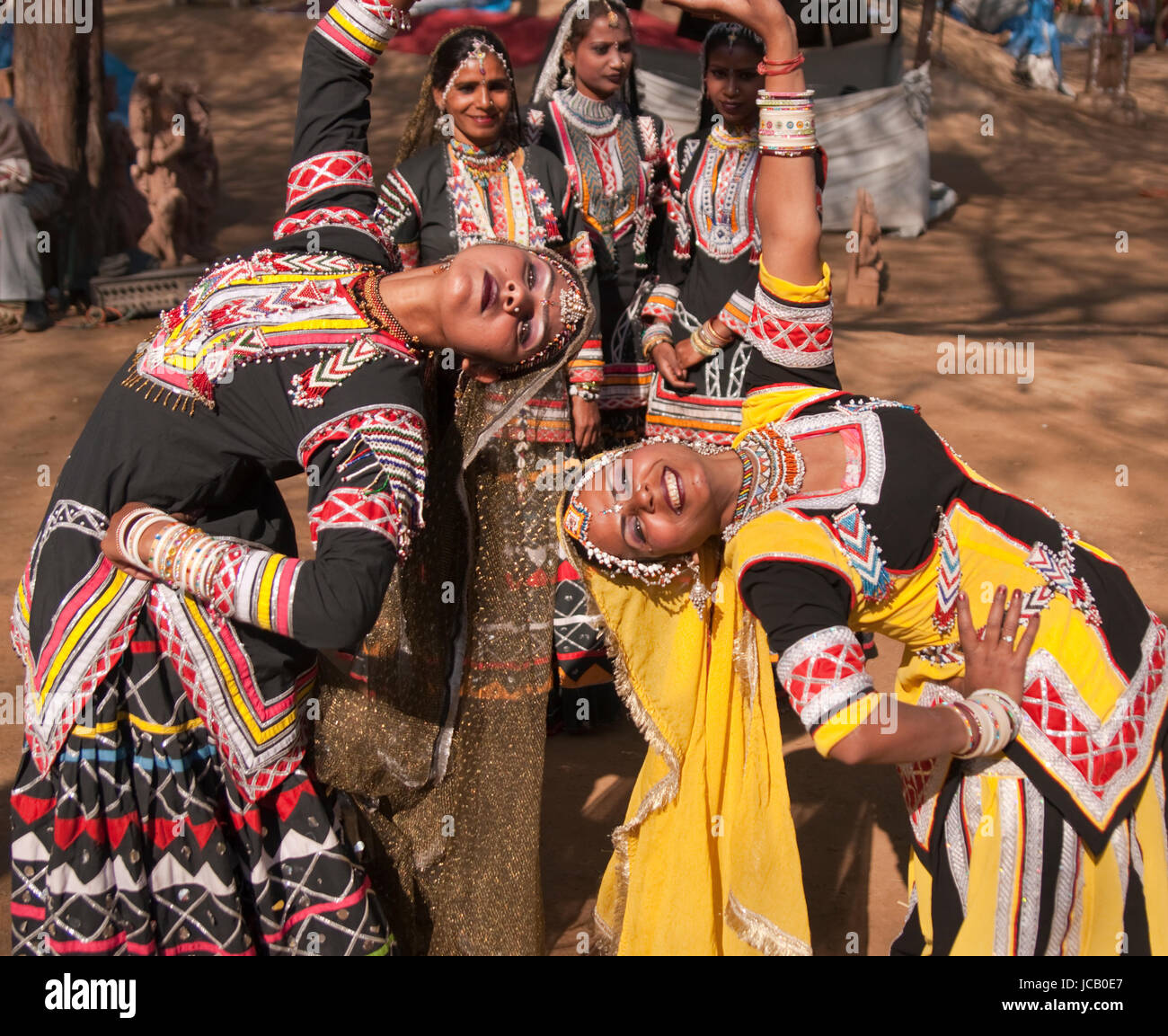 Women performing folk dance rajasthan hi-res stock photography and ...