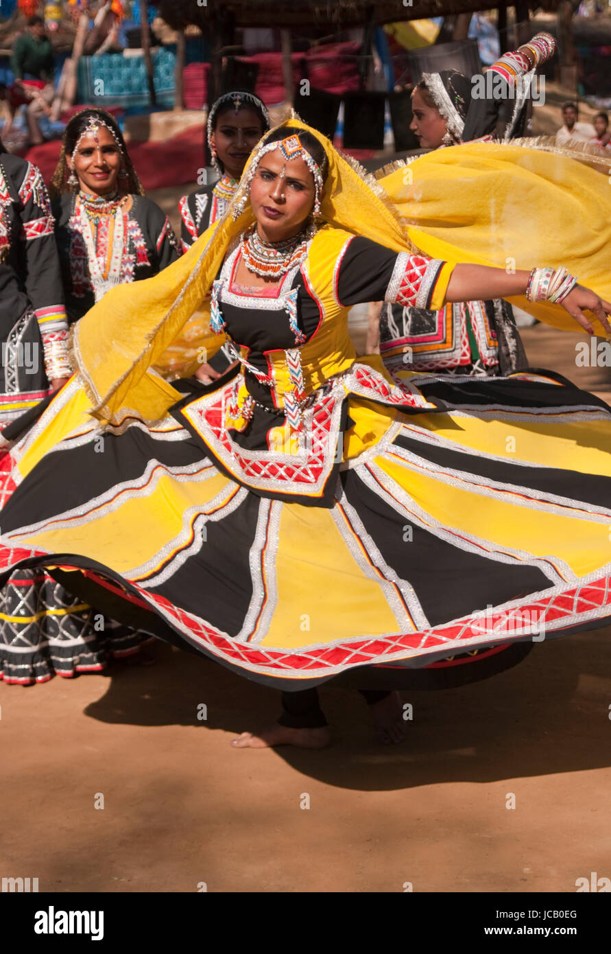 Women performing folk dance rajasthan hi-res stock photography and ...