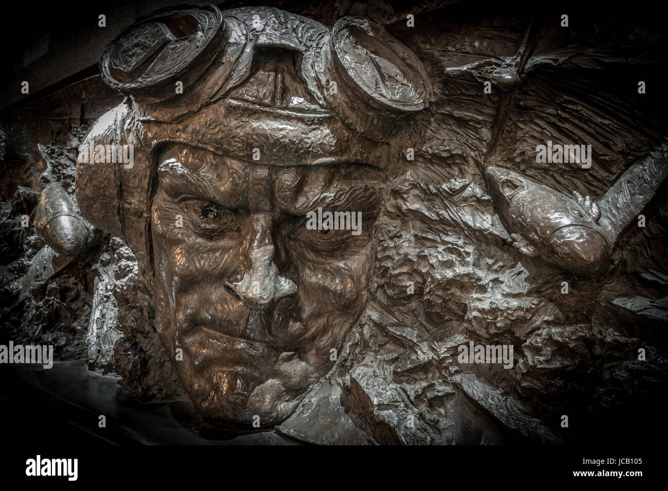 Statue of pilot hi-res stock photography and images - Alamy