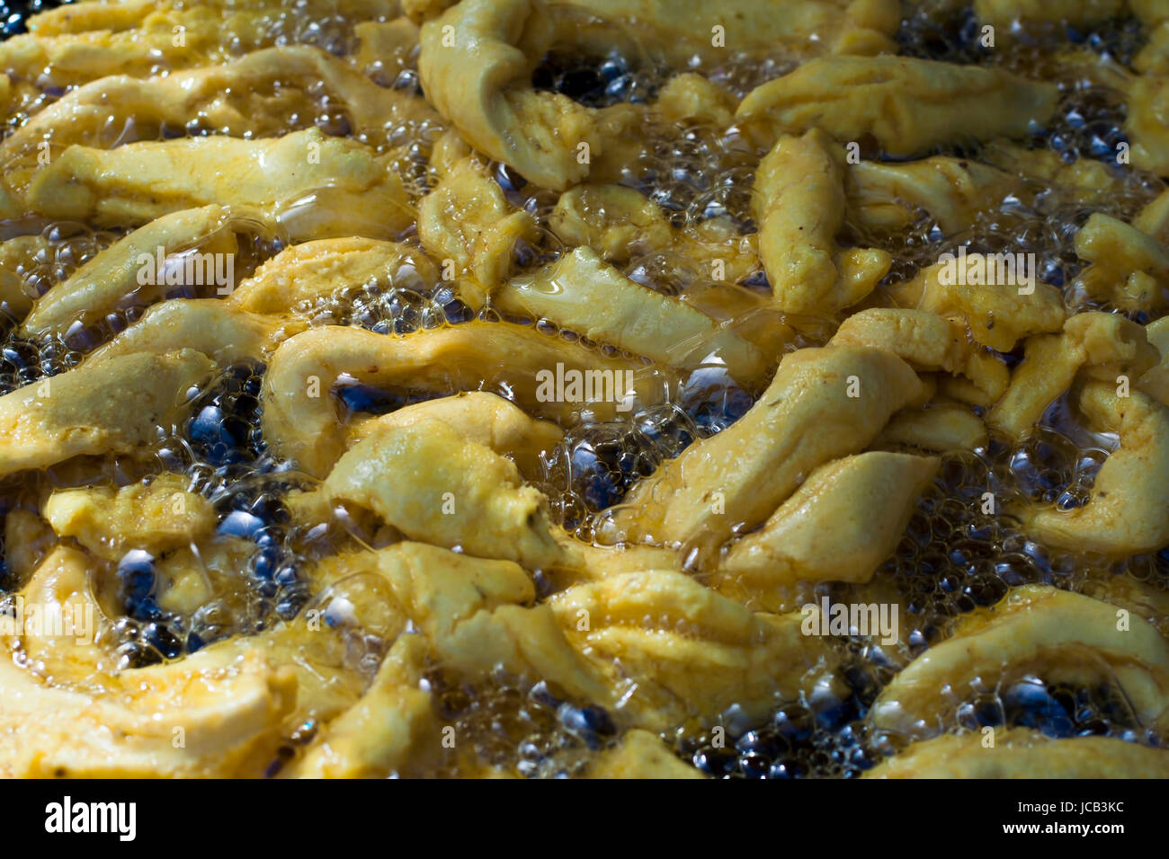 Indian snacks in the hot oil in the pan Stock Photo - Alamy